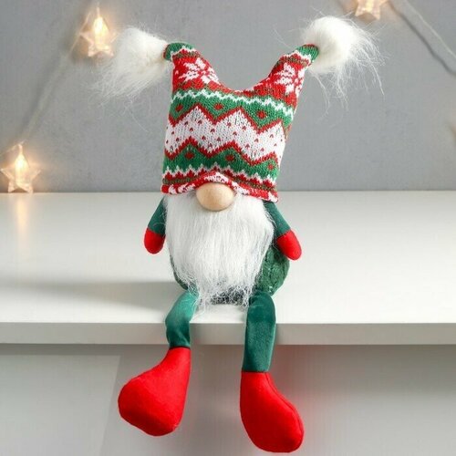 Кукла интерьерная "Дед Мороз в шапке с зелеными узорами, с бомбошками" 41х13х10 см
