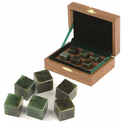 Уральский сувенир Камни для охлаждения виски из нефрита в подарочной коробке (6 кубиков)