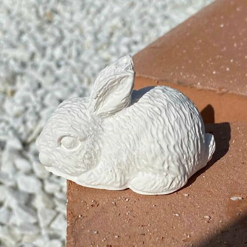 Статуэтка интерьерная "Заяц", белая матовая / Декоративный сувенир из гипса