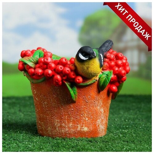 Фигурное кашпо "Птичка на шляпе с ягодами" 20х16см