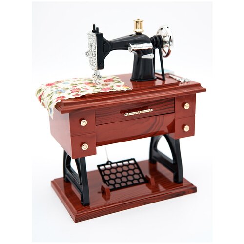 Шкатулка музыкальная декоративная Швейная машинка с отделением для украшений