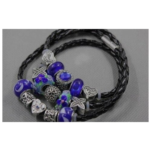 Плетеный браслет Handinsilver ( Посеребриручку ) Браслет с шармами на кожаной основе в три оборота, стразы, муранское стекло, экокожа, стекло, 1 шт., размер 22 см, синий, черный