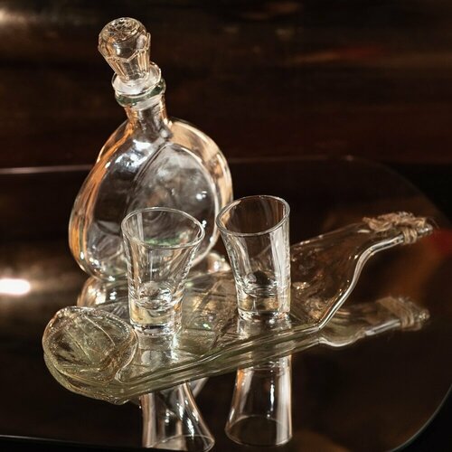Подарочный набор - две стопки для текилы, плоский графин, блюдо (менажница) из прозрачной винной бутылки серии Хмельное стекло