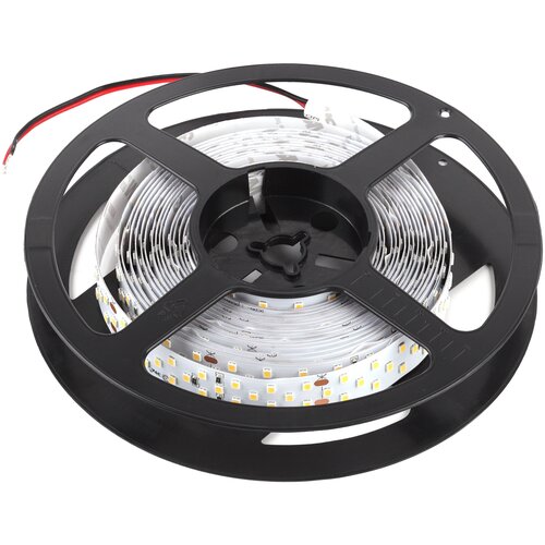 Светодиодная лента ЭРА 27W/m 252LED/m 2835SMD теплый белый 5M LS2835-27-252-24-33-3000К-triple-5m Б0043104