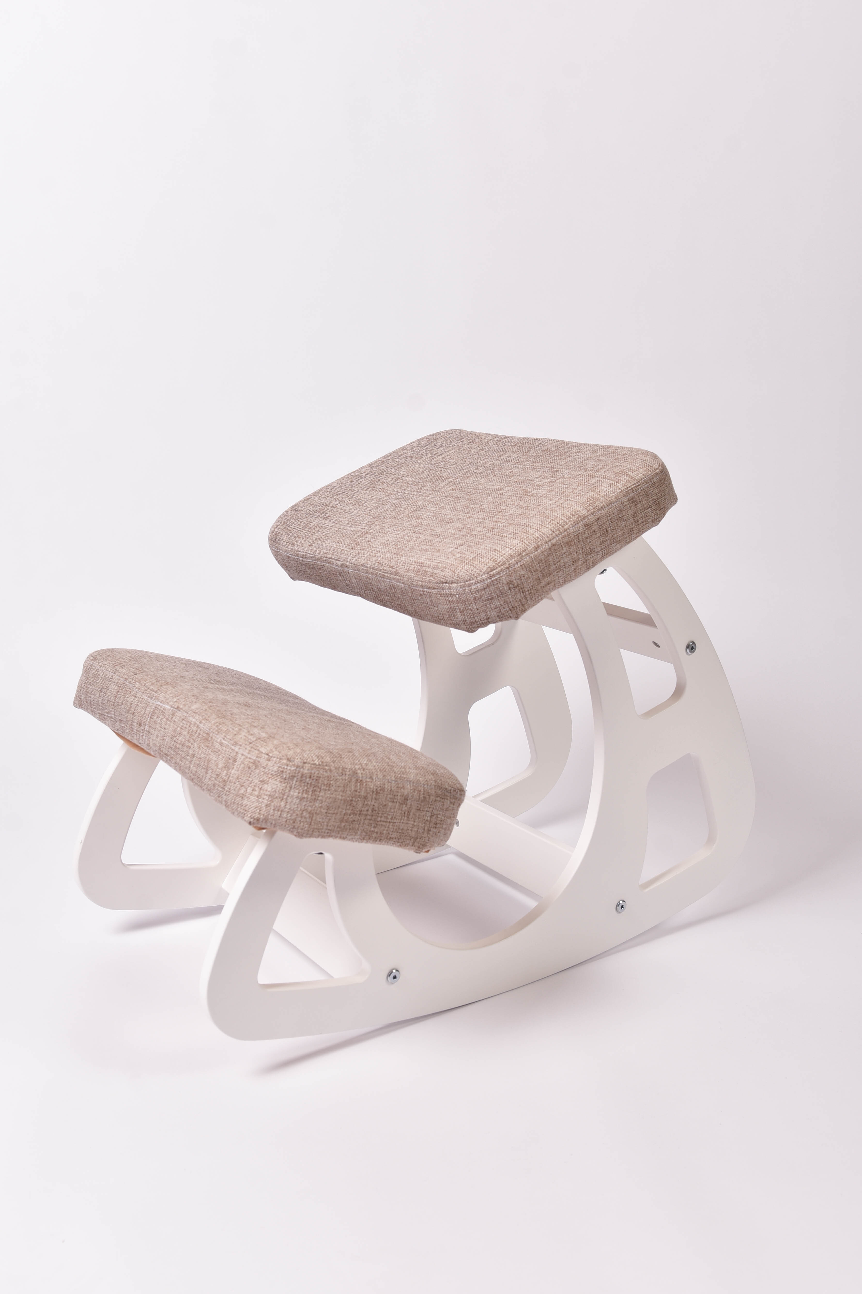 Балансирующий ортопедический коленный стул JetMama 420109 белый/бежевый