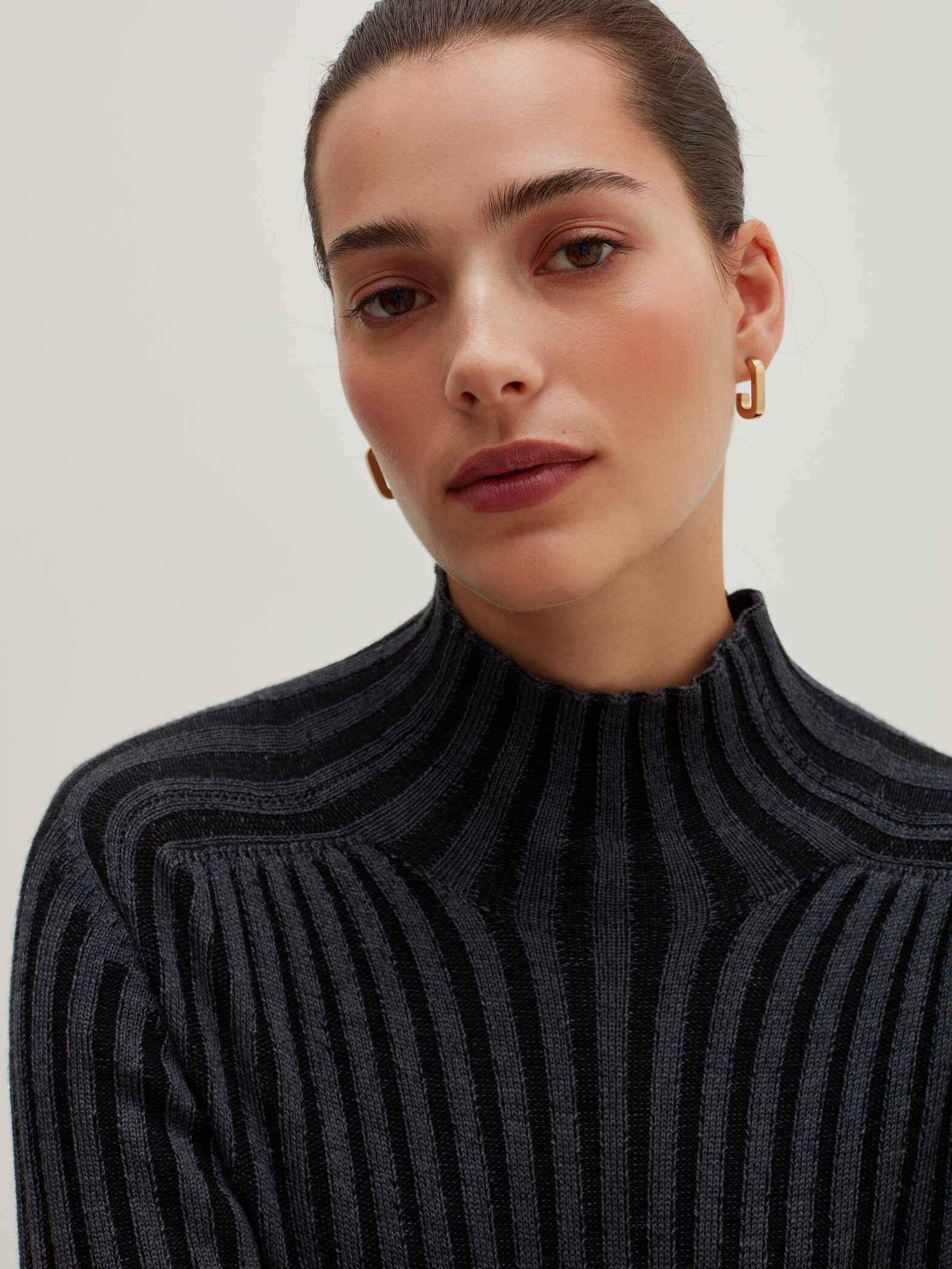 Свитер женский Stefanel 3548151 серый, XS