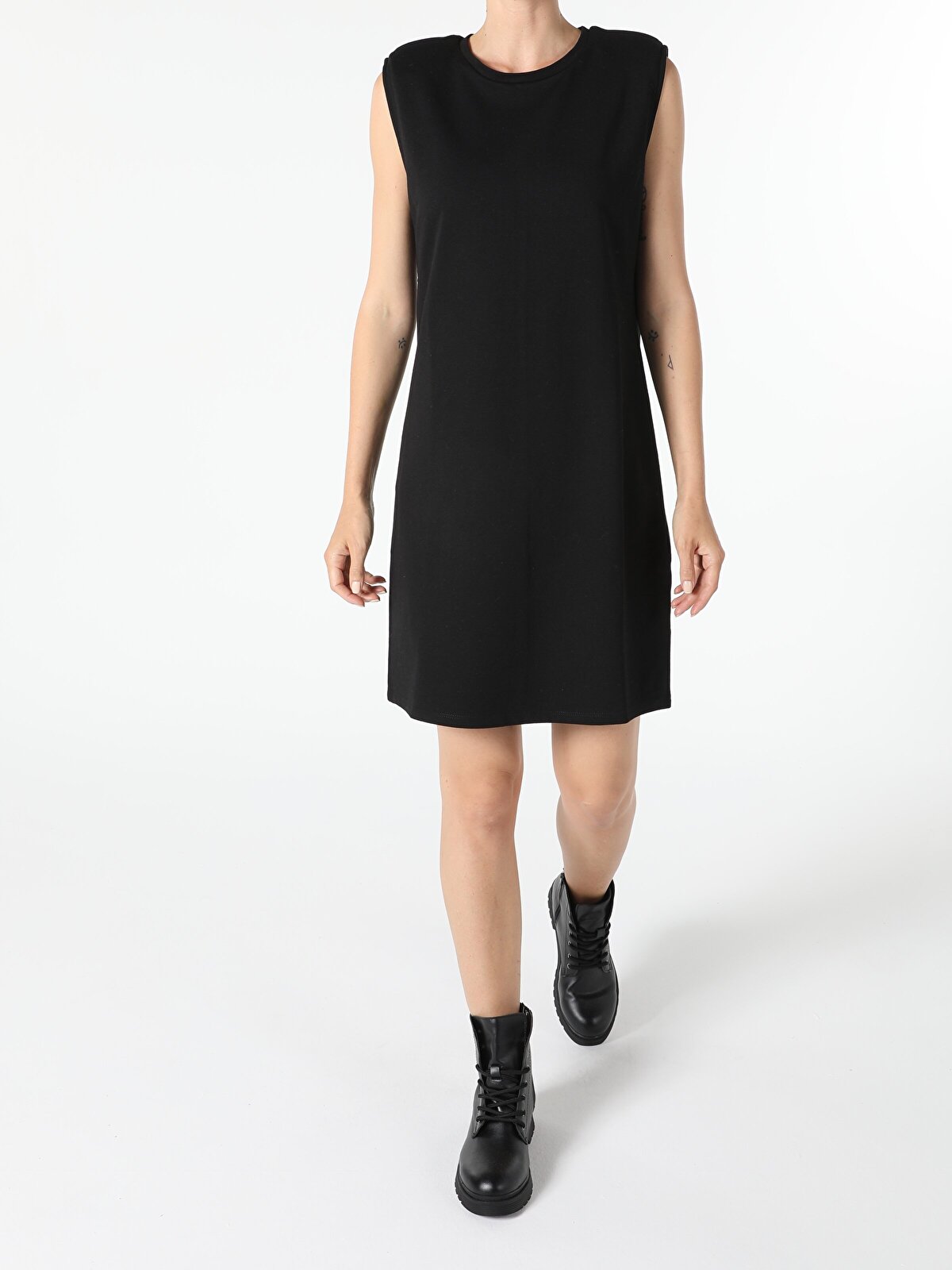 Платье Colins CL1055279_Q1.V1 черное XS