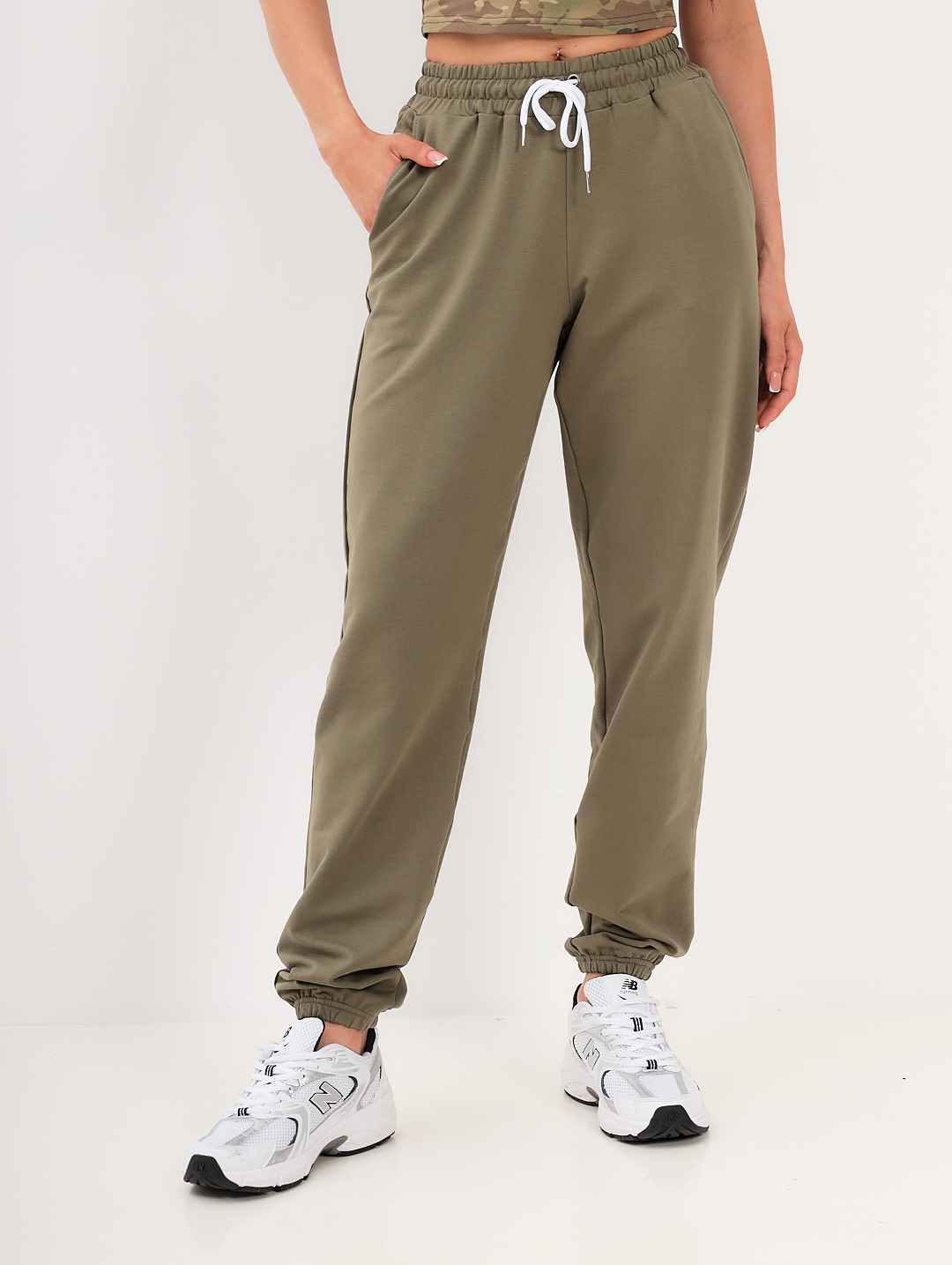 Спортивные брюки женские MOM №1 MOM-3170 зеленые 52