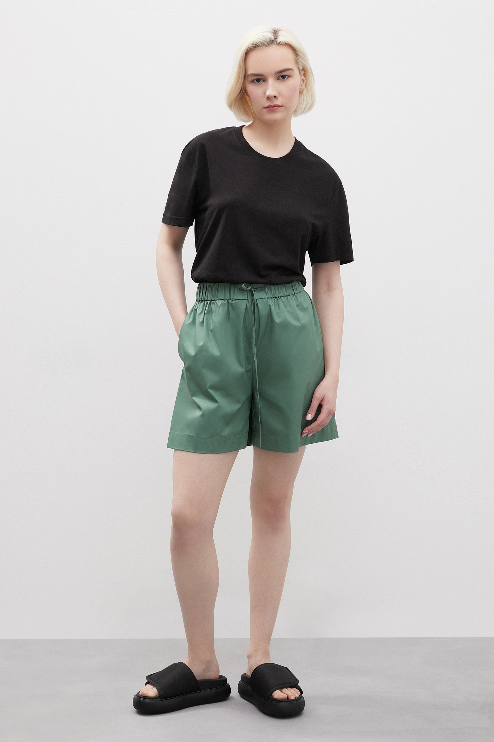 Повседневные шорты женские Finn Flare BAS-100102 зеленые M